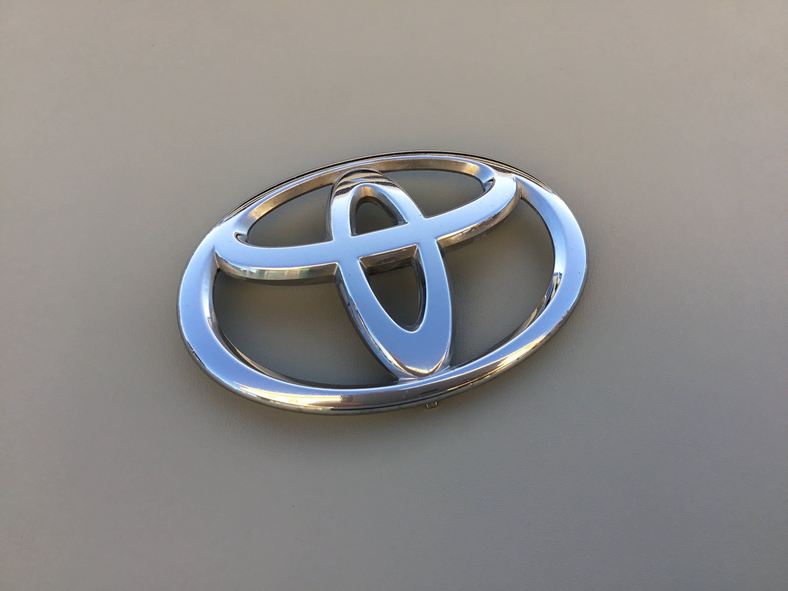 2006-2009 Toyota 4Runner Grille Emblem