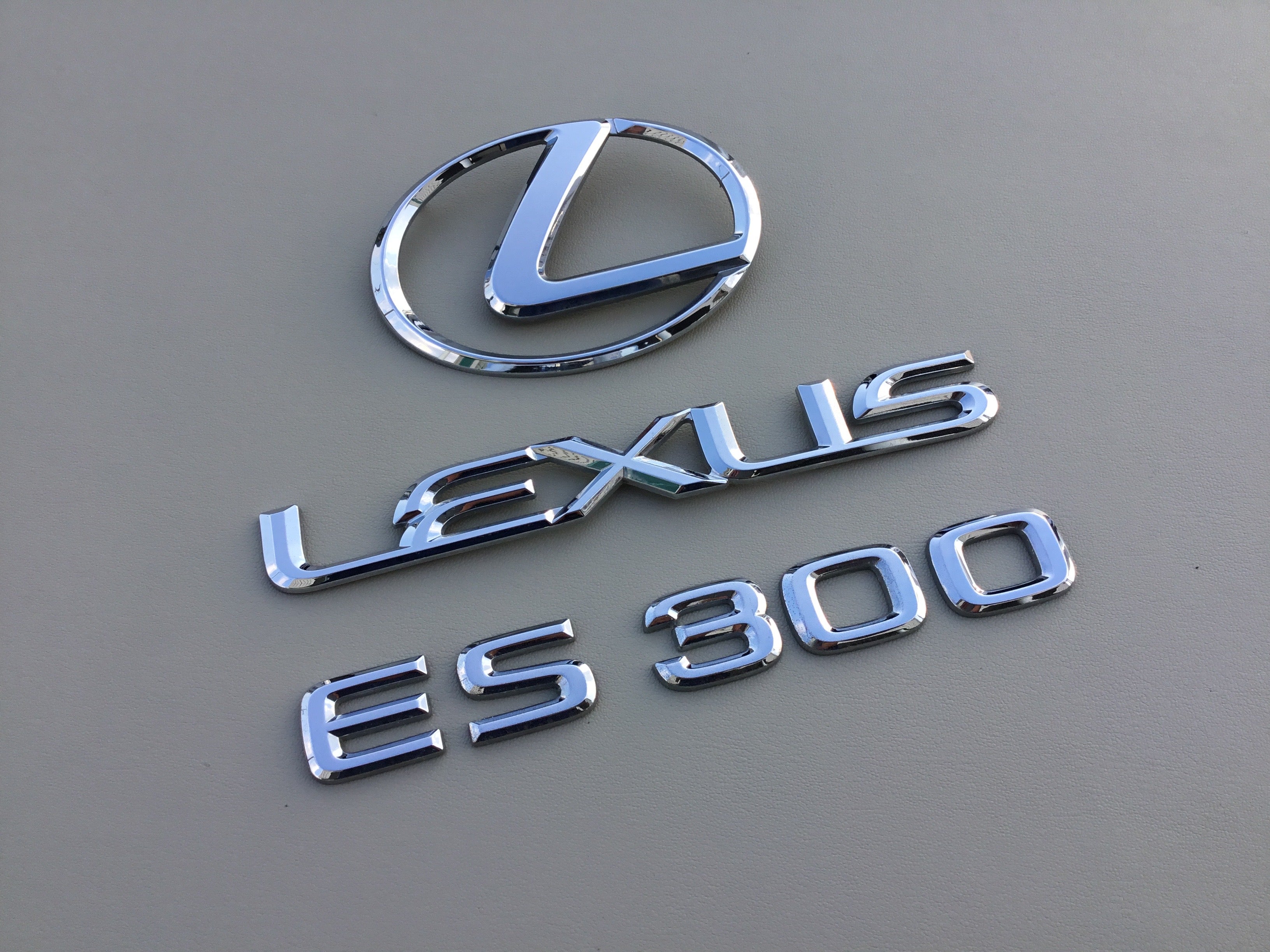 2002-2004 Lexus ES 300 Trunk Emblem Set