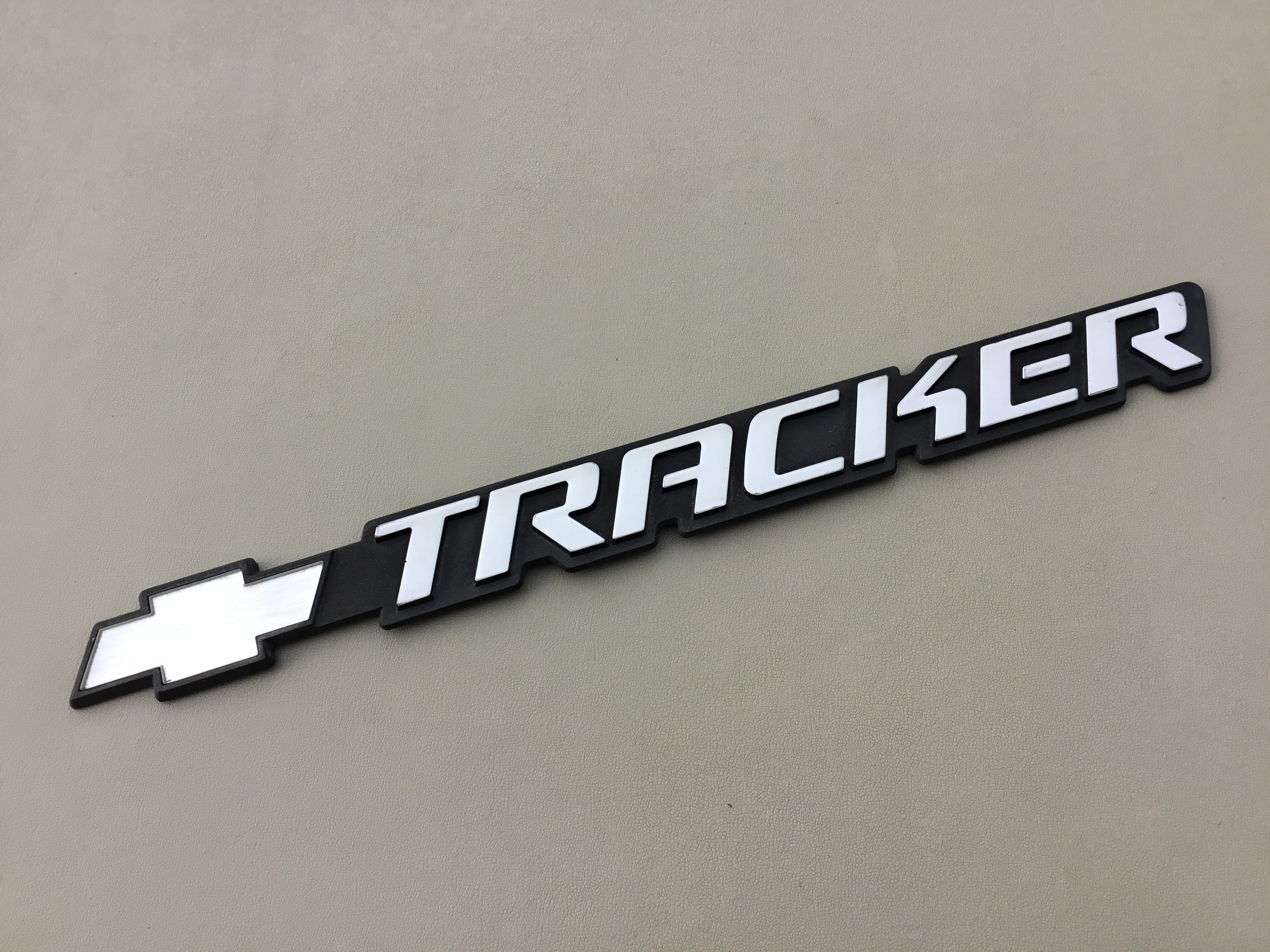 1999-2004 Chevrolet Tracker Tailgate Emblem - Emblem Dude