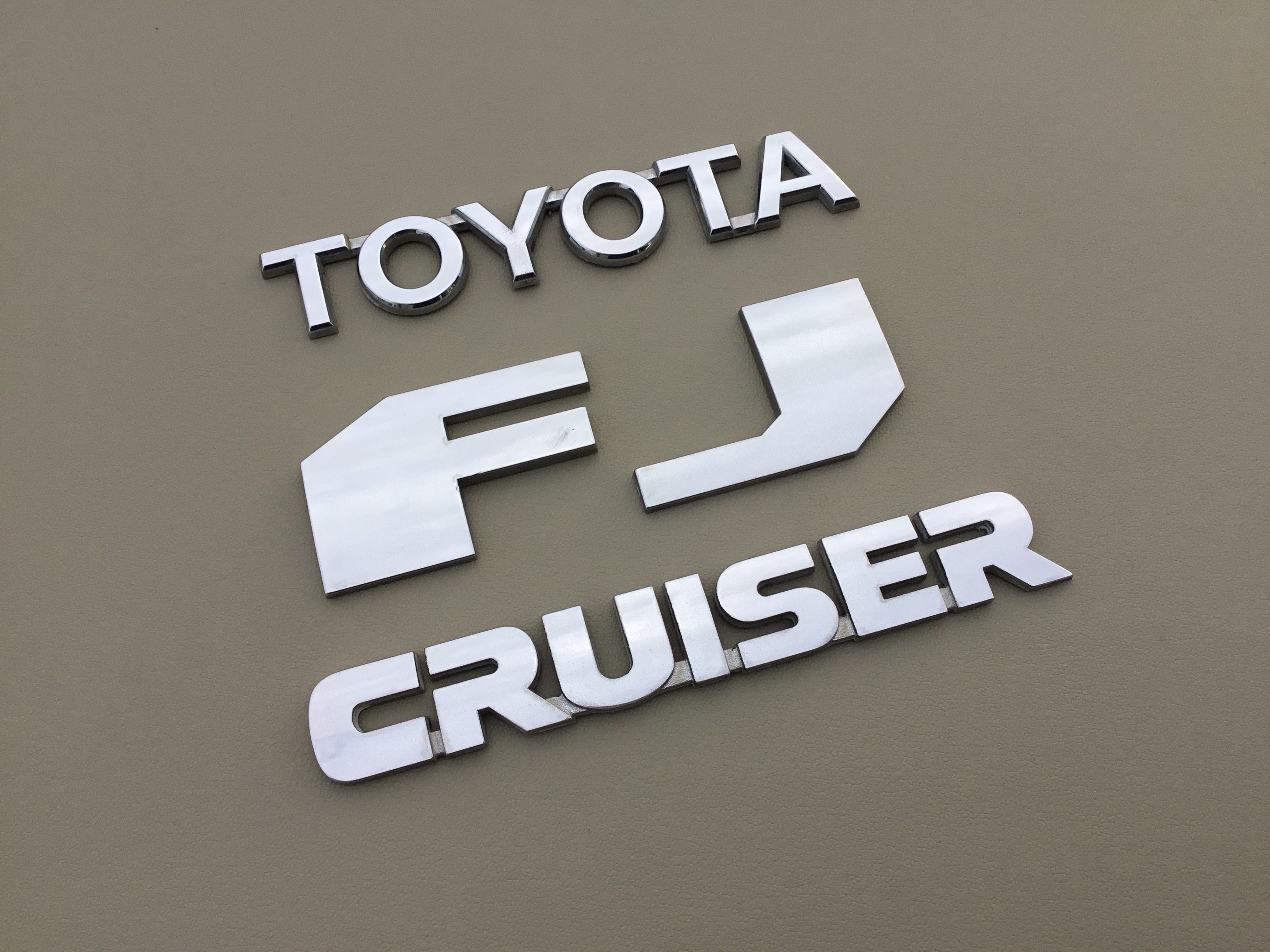 2007-2014 Toyota FJ Cruiser Tailgate Emblem Set - Emblem Dude