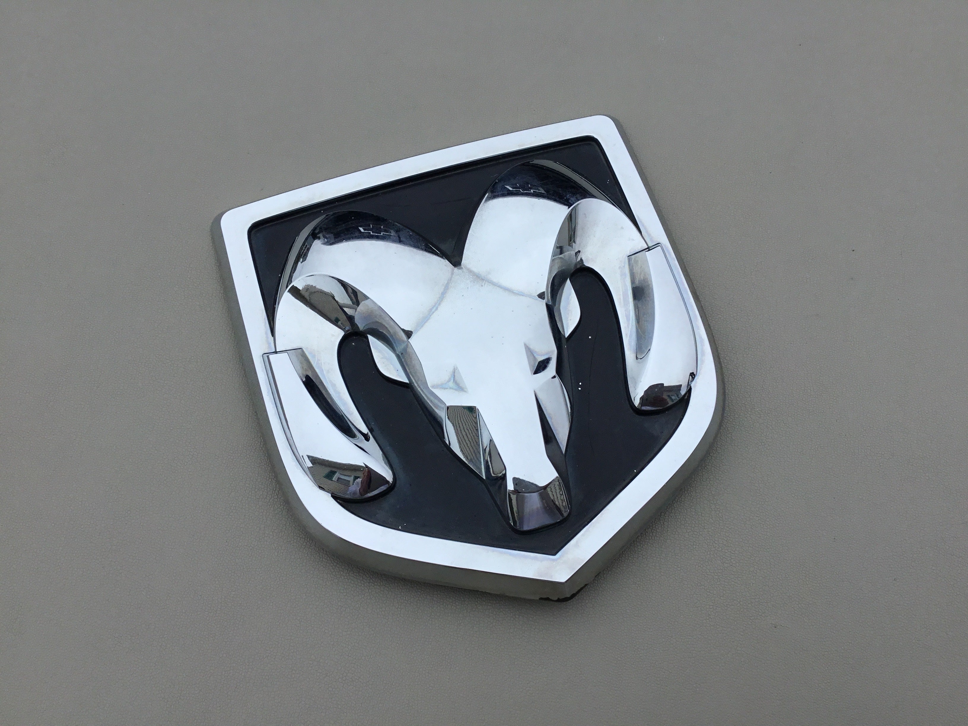 2011-2018 Dodge ram 1500 2500 3500 Tailgate Emblem - Emblem Dude