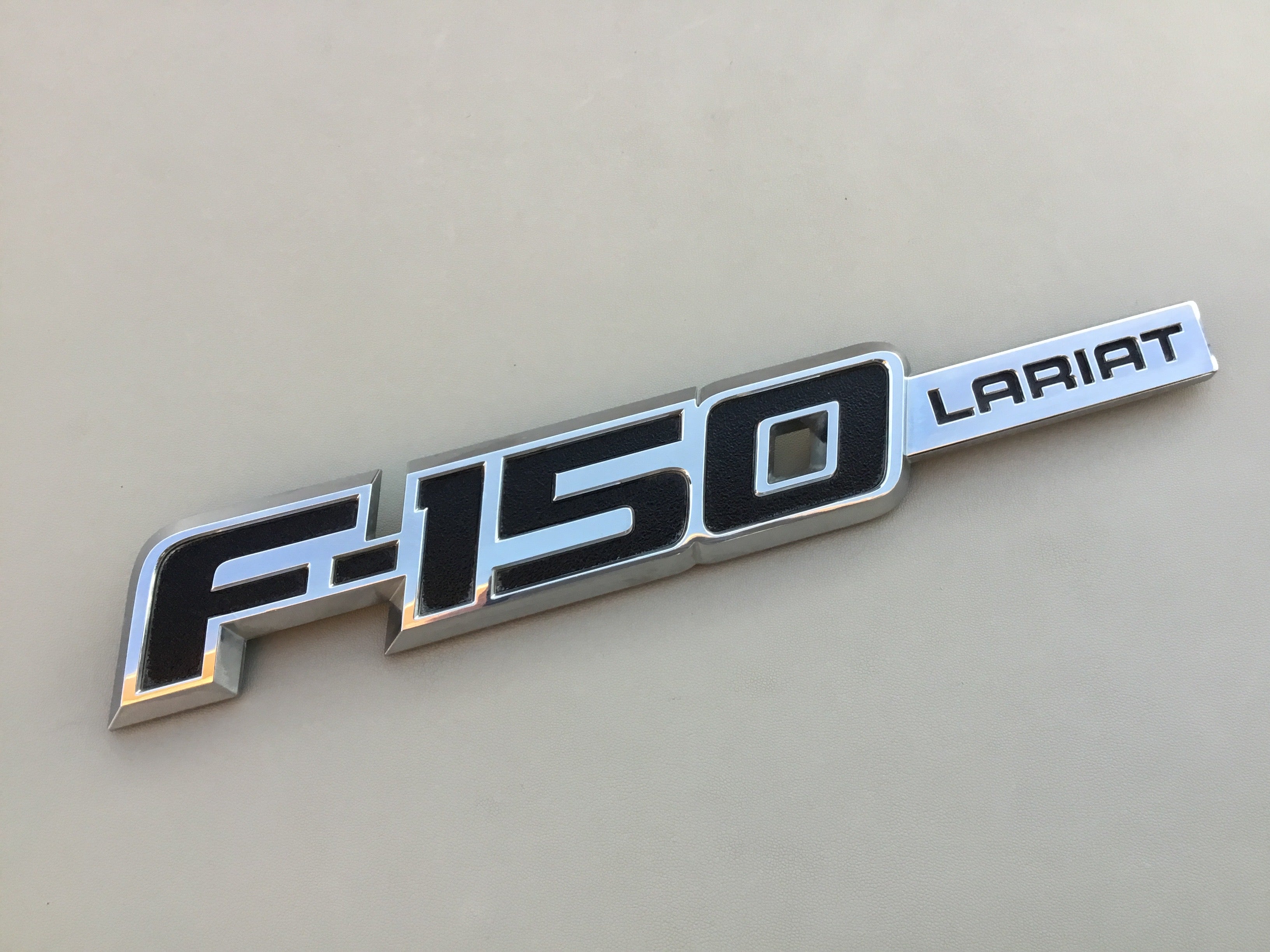 2009-2014 Ford F-150 Lariat Passenger Fender Emblem