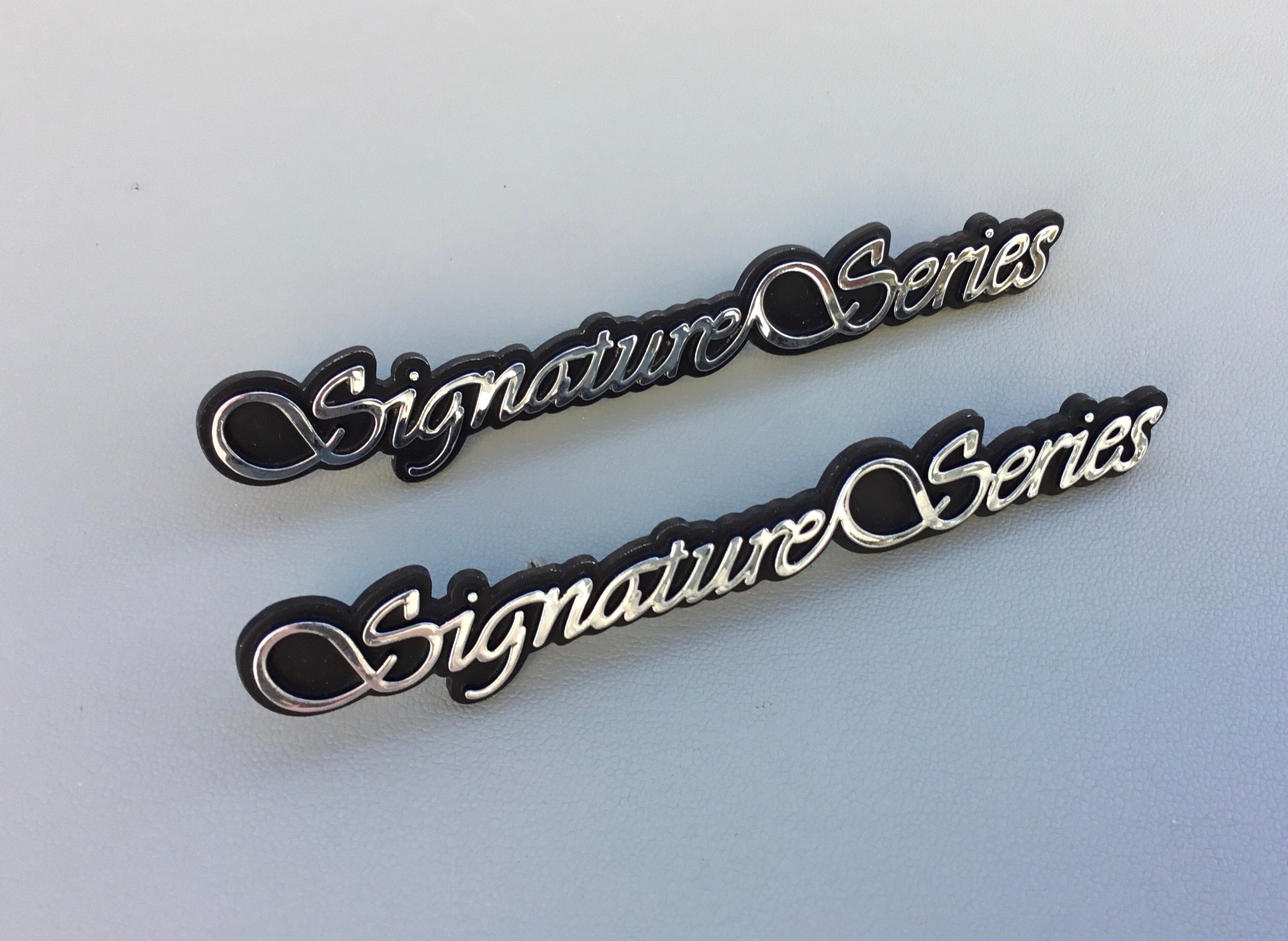 1998-2002 Lincoln Town Car Signature Series Side Emblems - Emblem Dude