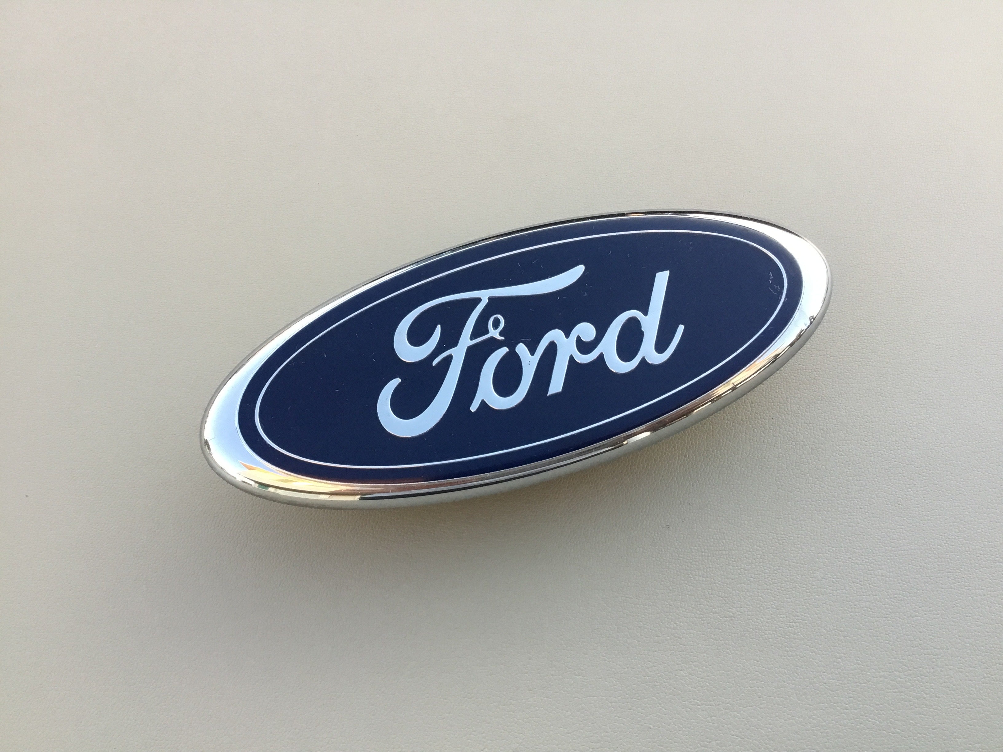 1998-2002 Ford Ranger Grille Emblem